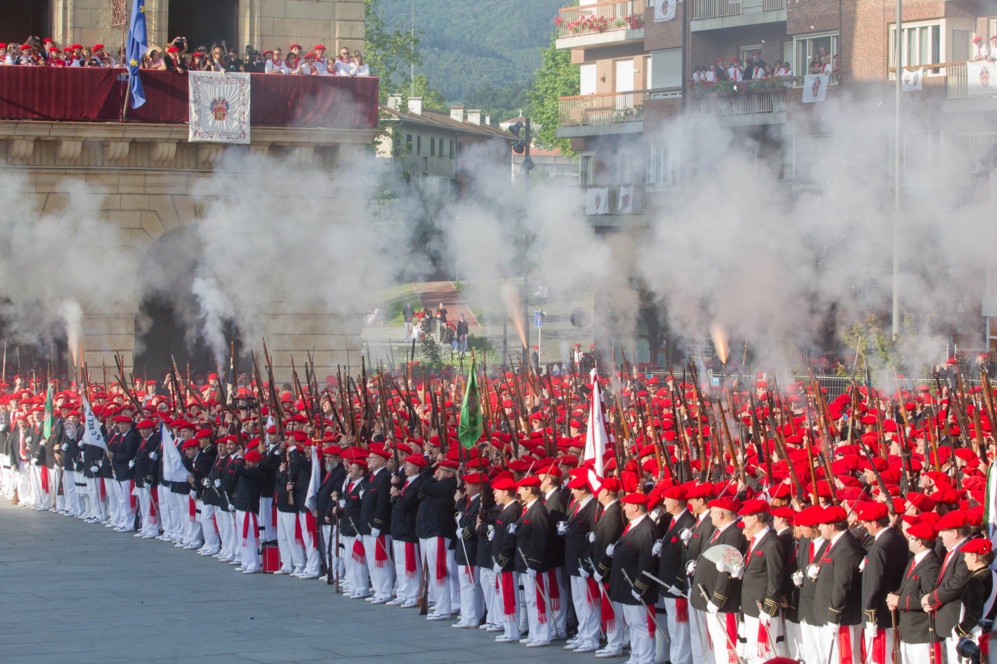 alarde tradicional - Almacén de Derecho